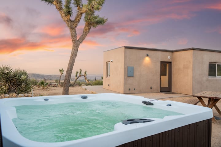 Desert Retreat Near Jtnp | Stargazing, Views & Spa - Joshua Tree, CA