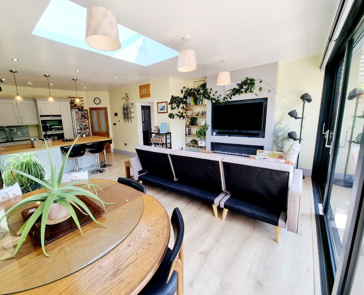 Spacious 3 Beds In Christchurch - Southbourne