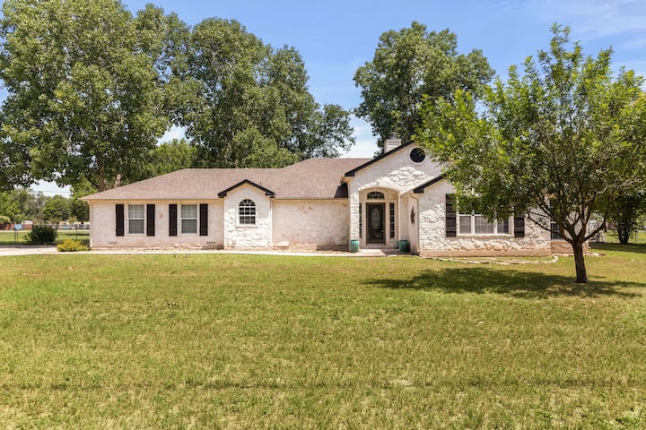 Charming Mcqueeney House - Seguin