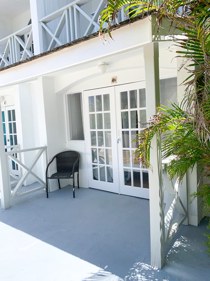 Courtyard Studio Apartment 4b - Barbados