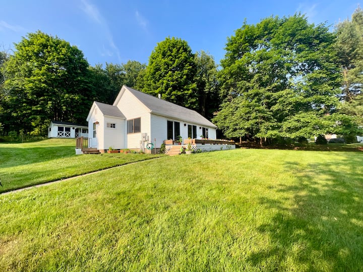 Idyllic Artist Cottage W Pool Access - Danbury, CT