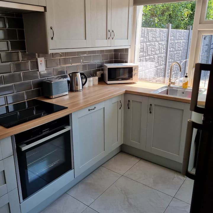 Central, Modern Townhouse With Park View - トラリー