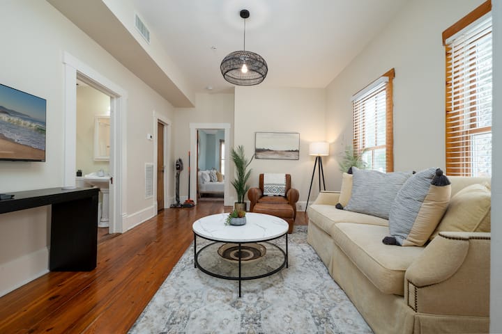 Be A Nomad | Pool | 1 Block To The Beach - Jacksonville Beach, FL