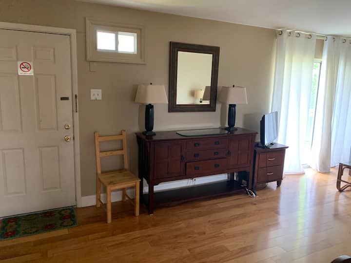 Private Apt In Webster Groves-b2 - Kirkwood, MO