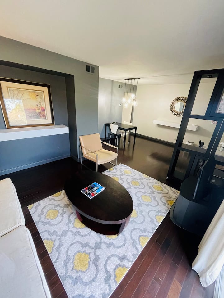 Private Apt In Webster Groves-a1 - Kirkwood, MO