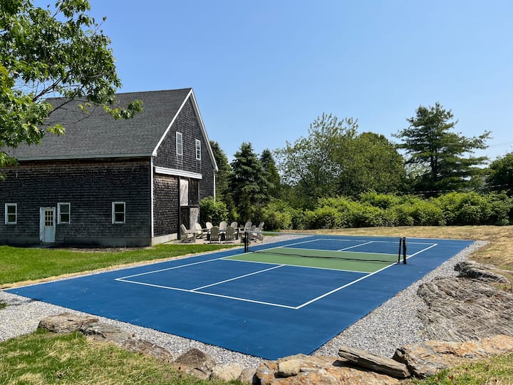 Pickleball Court, Heated Saltwater Pool, Fire Pit! - Cape Elizabeth, ME