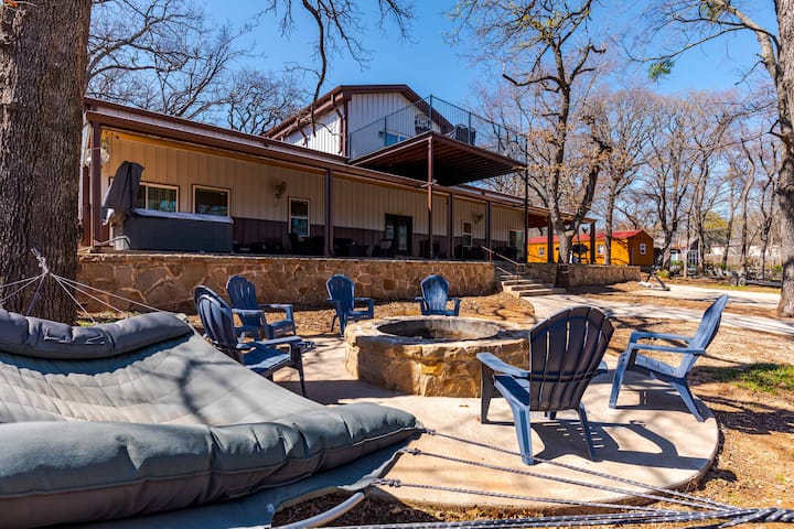 Lakeview Group Getaway Sleeps 30 - Lake Texoma