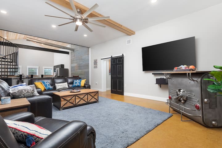 Lakeview Group Getaway Sleeps 18 - Lake Texoma