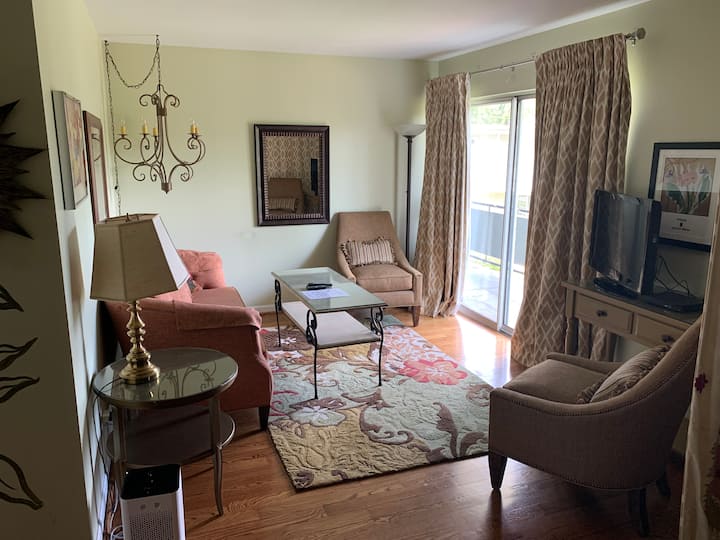 Private Apt In Webster Groves-c2 - Kirkwood, MO