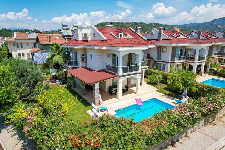 Villa Gul | Private Pool | 10 Min Walk Beach - Fethiye
