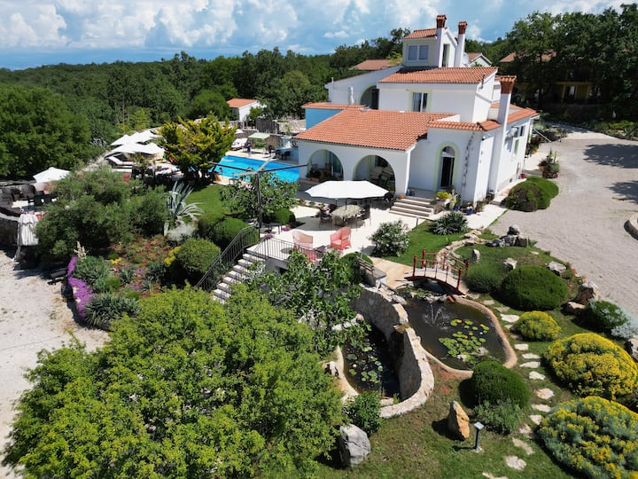 Lotus Cottage: Private Kitchen, Bathroom & Patio - Croatia