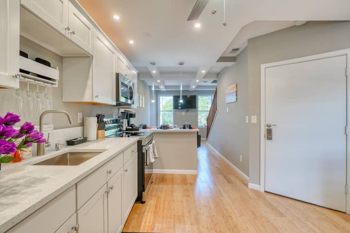 Peaceful & Spacious Fully Equipped 2 Floor Condo - Baltimore, MD