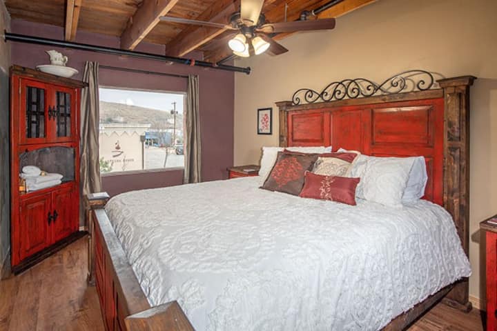 King Room @ Alpine City Place | Hotel & Bar - Alpine, TX