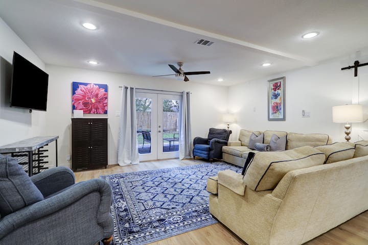 Electricity - Warm -  4/3 Hot Tub - Bellaire, TX