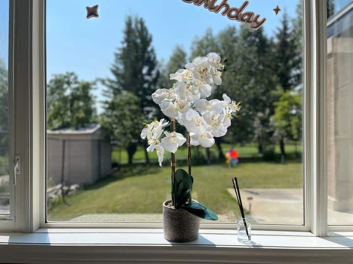 Beautiful Full Floor For Family - Calgary