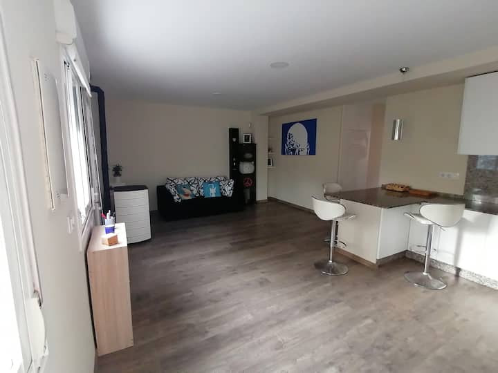 Planta Baja De Casa Con Patio - Vigo