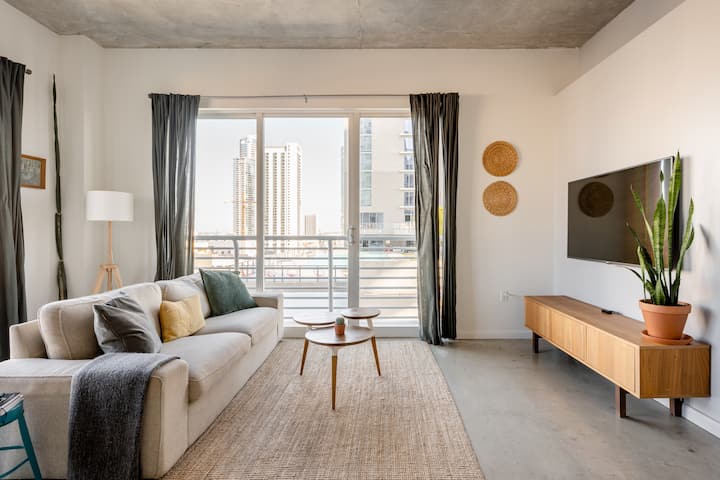 Downtown Miami Loft - Pet Friendly, 4 Mi To Beach! - Miami Beach, FL
