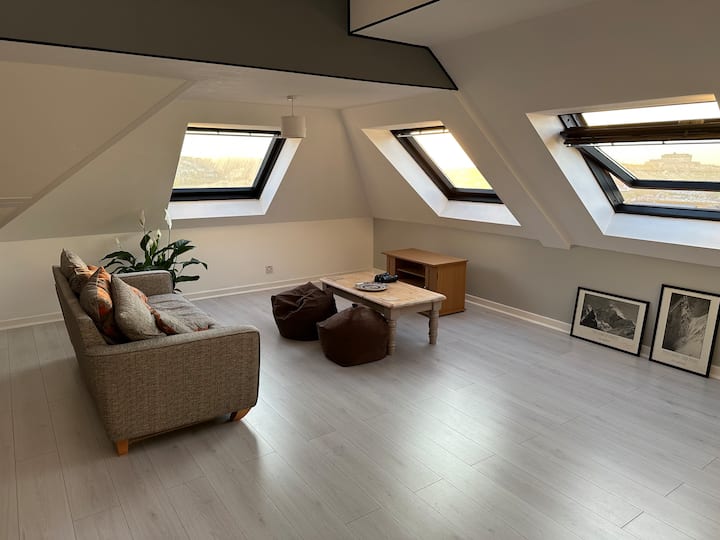 Surfer’s Penthouse Apartment (Cooking Facilities) - Newquay