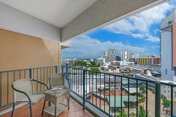Bird's-eye Views From Chic Harbourside Abode - Darwin