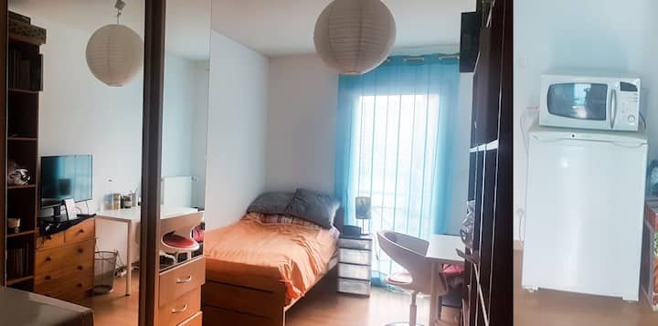 Chambre Claire Et Calme Avec Commodités - Versailles