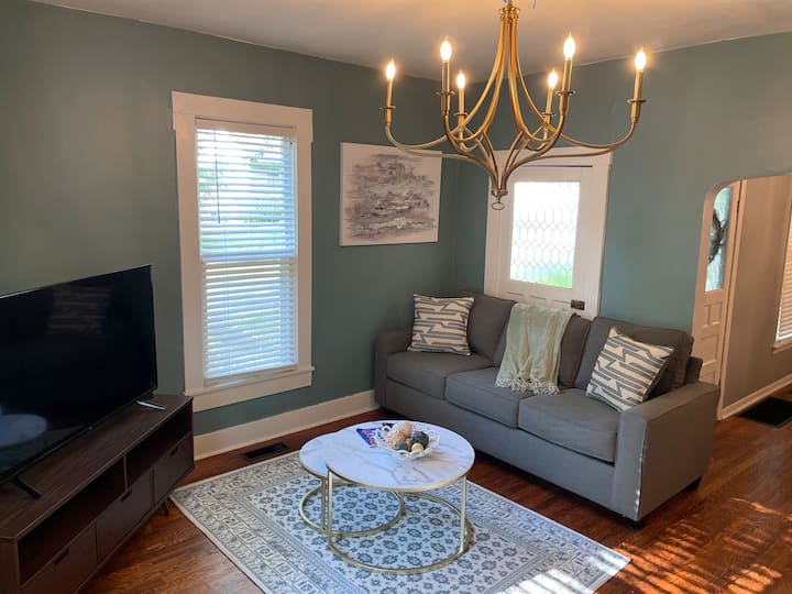 Home In Lovely & Quiet Historic District - Bloomington, IN