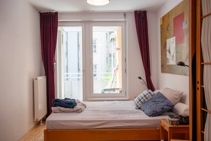New: Luxury Central Condo, Balcony Sauna & Gym - Vienna