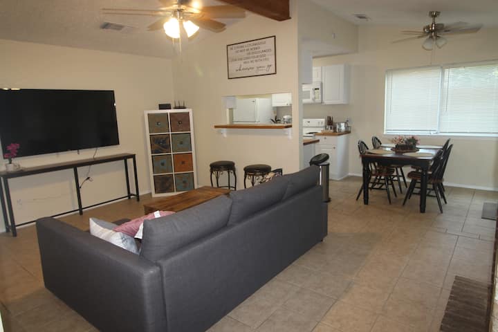 Quaint, Modern, Remodeled Home - Killeen, TX