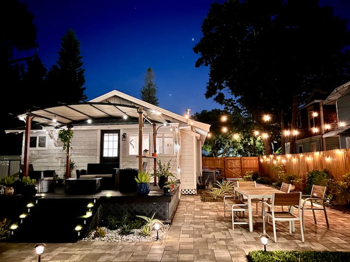 Cozy Historic Bungalow Near Downtown & Beaches - St. Petersburg, FL