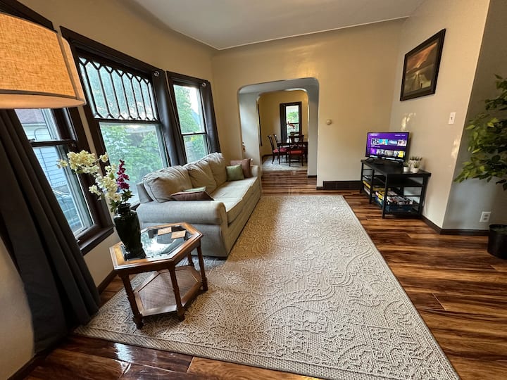 Exclusive Bathroom/bedroom Near Historic District - Grand Rapids, MI