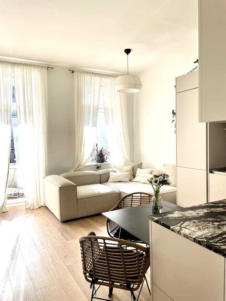 Lovely Apartment With Balcony - Viena