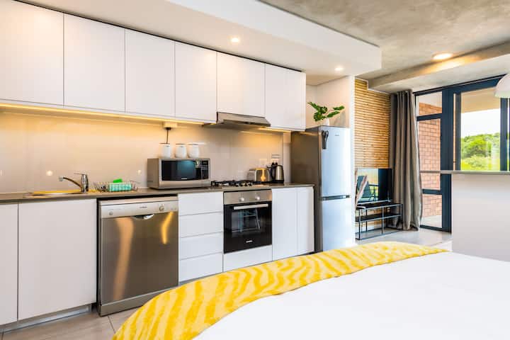 Coral Point Executive Studio Apartment E316 - La Mercy