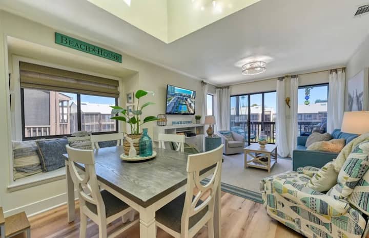 Coastal Charm Nmb:2nd Row, Pools, Tennis, Main St! - North Myrtle Beach, SC