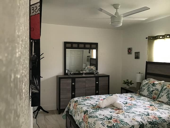 1/1 Apt Near Hard Rock Stadium - Miami Gardens, FL