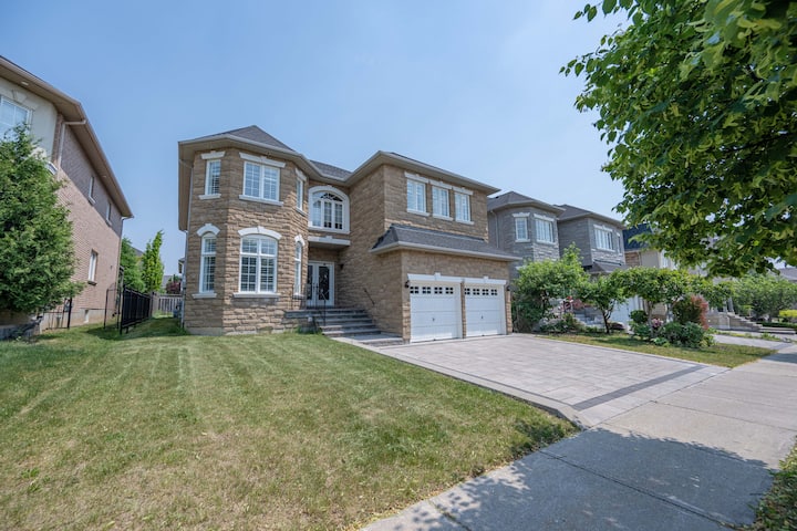 Family Friendly House In Center Dt Richmond Hill - Markham