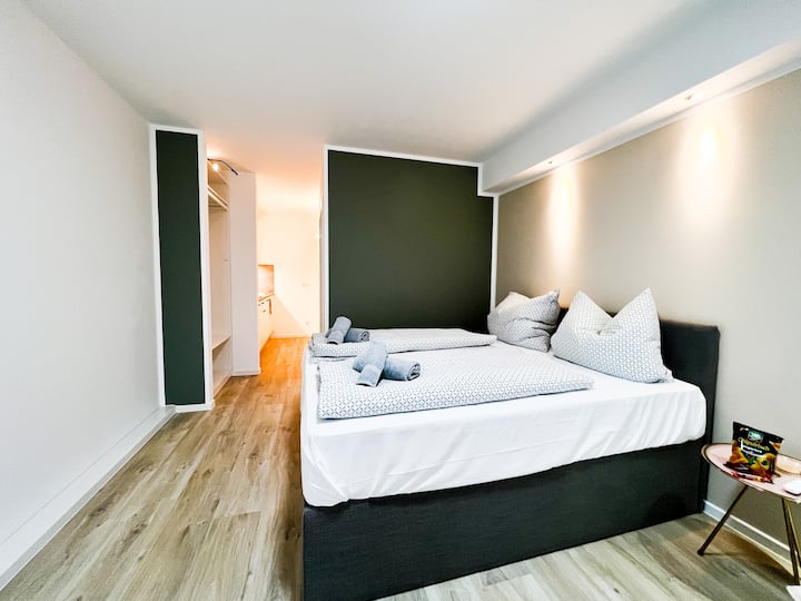 Qonroom - As Individual As You | Comfy No.2 - Minden