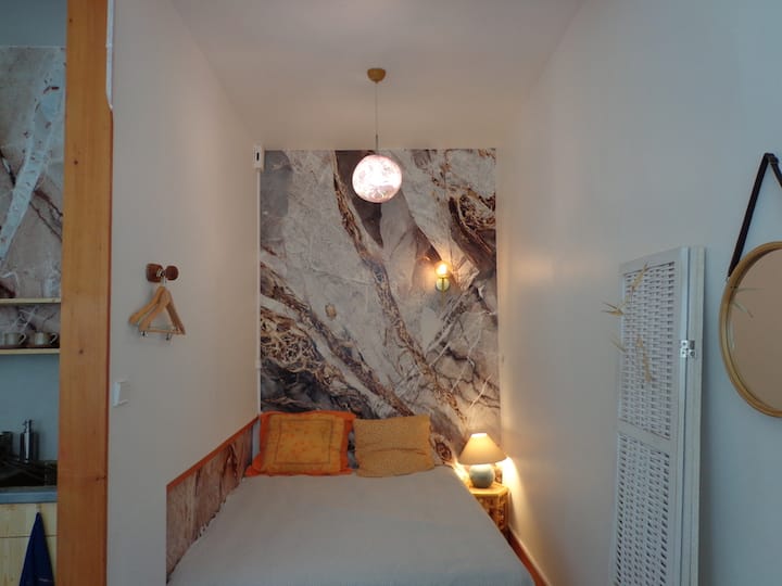 Un Grand Studio Dans Une Maison De Ville - Avallon