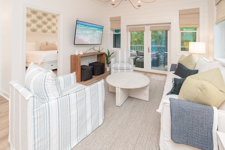 Luxury Condo Steps To Beach, Pool, 4 Bikes - Seagrove Beach, FL