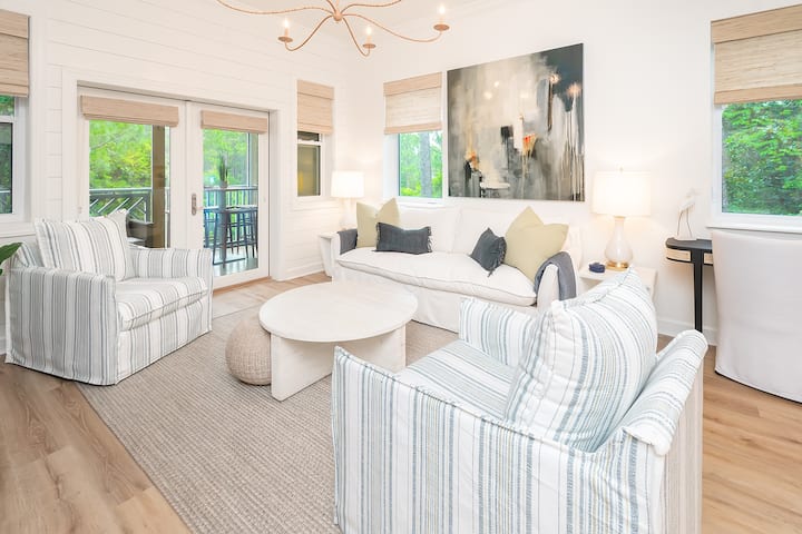 Luxury Condo Steps To Beach, 4 Bikes, Pool - Seagrove Beach, FL