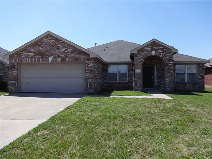 Beautiful Home In Grand Prairie - Grand Prairie, TX