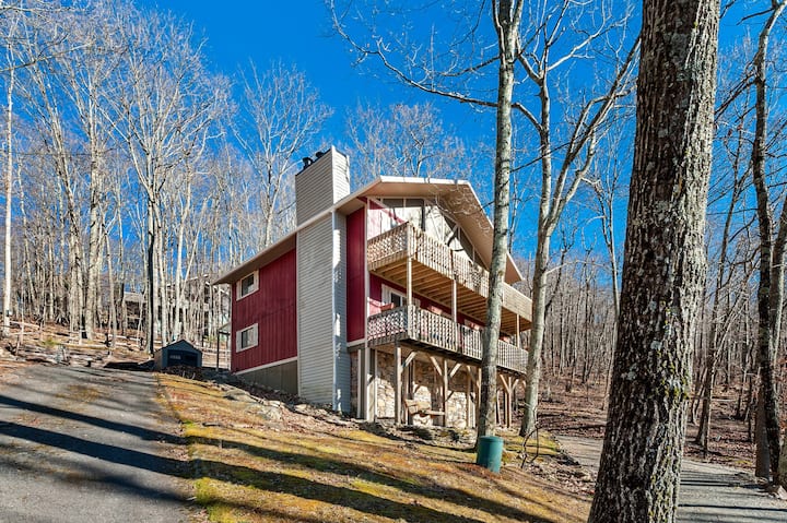 Scandinavian Inspired Ski Chalet - Beech Mountain, NC
