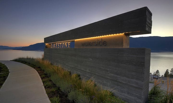Skipping Stone - Large Modern Home Steps To Lake! - Kelowna