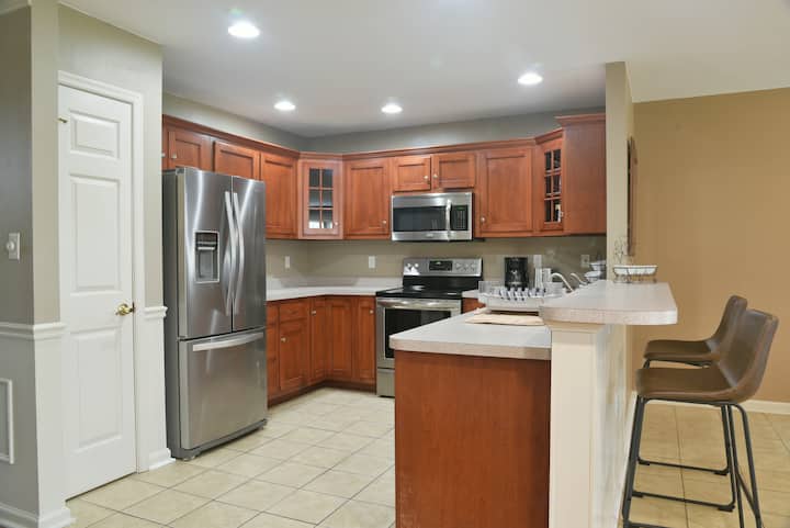 Cute 3 Bed, 2.5 Bath, Townhouse - Harrisburg, PA