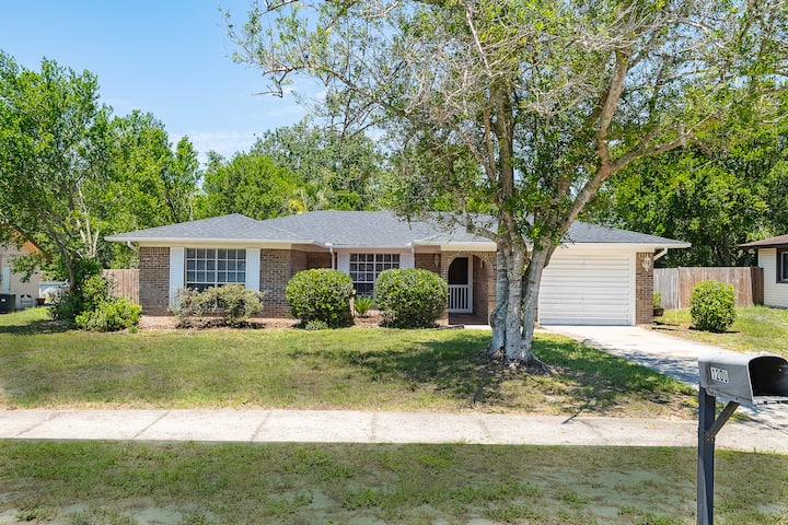 Sunny Deltona Retreat - Orange City, FL