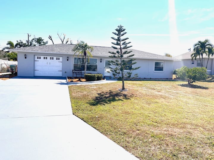 Hidden Gem In The Heart Of Cape! - Cape Coral, FL