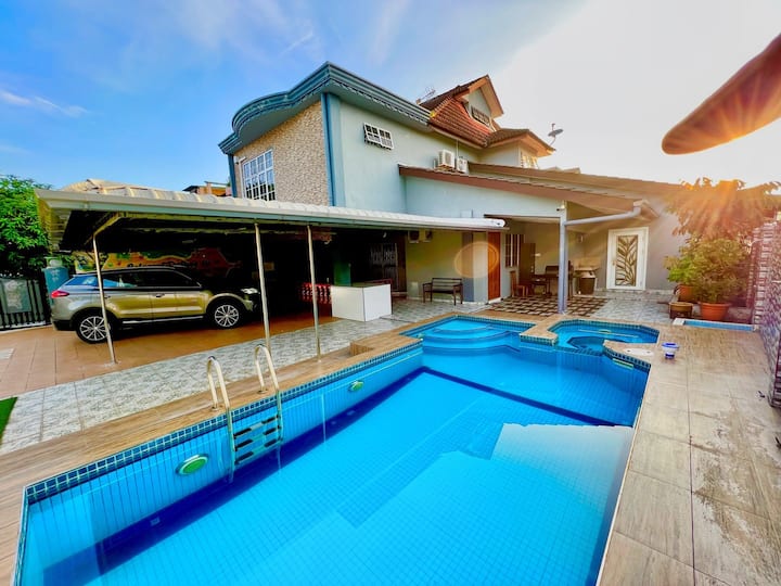 Cinta Homestay Pool Manjung - Lumut