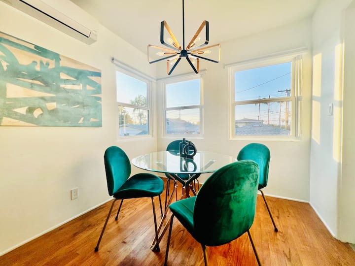 Stylish 1br Retreat W/garage Ac Close 2 Everything - San Diego Zoo, San Diego