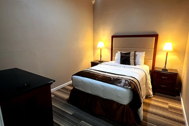 Hotel Pinehurst- Laurel Suite 209 - Laurel, MS