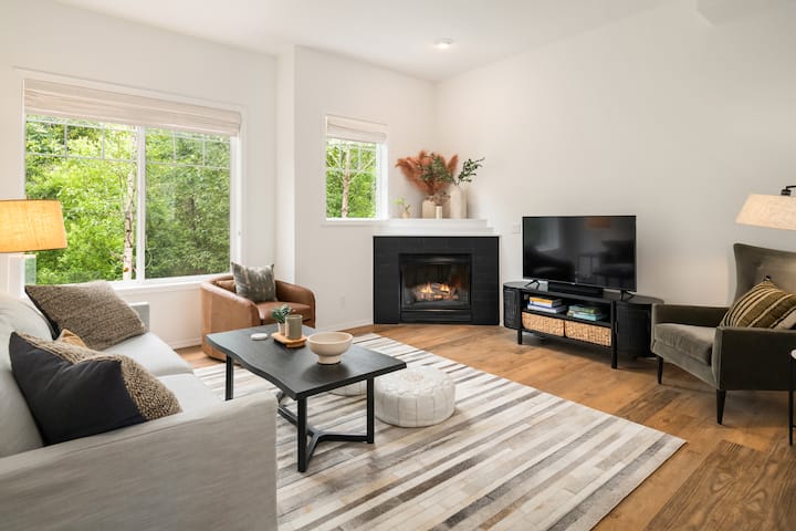 Urban Escapes Newly Remodeled Home - Unit 3 - Bellevue, WA