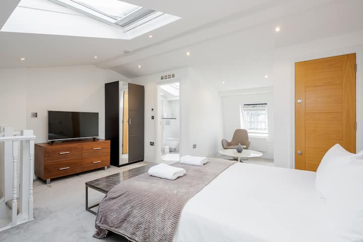 A/c•superking•earlydrop•smart Tv•flexpolicy•ru - Piccadilly Circus - London