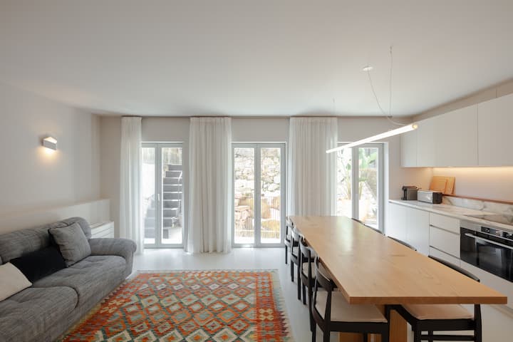 Spacious Duplex W/ Private Garden & Swimming Pool - Porto